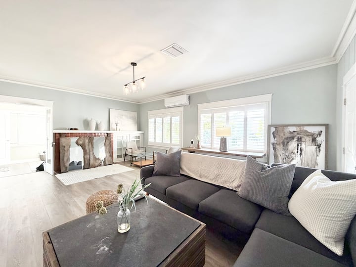 Elegant Sunlit La Retreat For Families & Friends - Los Angeles, CA