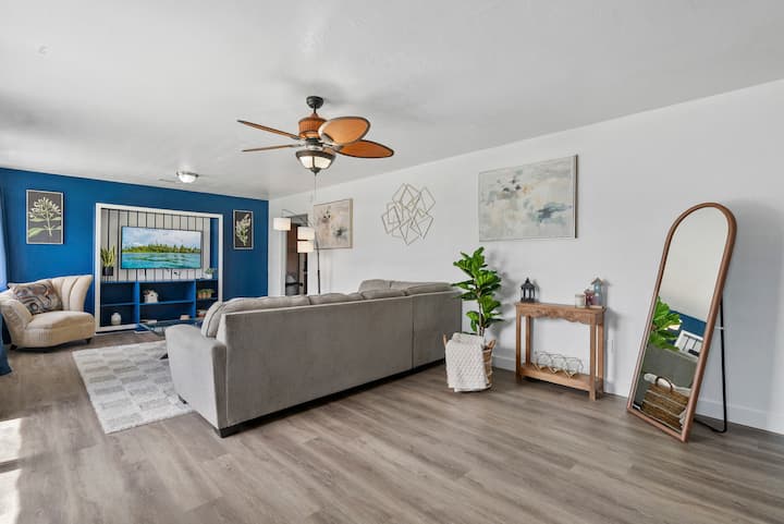 Sunny 3br/2ba Home W/pool & Spa - Sarasota, FL