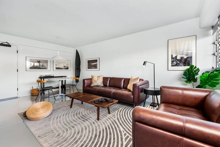 Trend + Parking + Pool + Sleeps Up To 10 Guests! - Kāhala Beach, HI