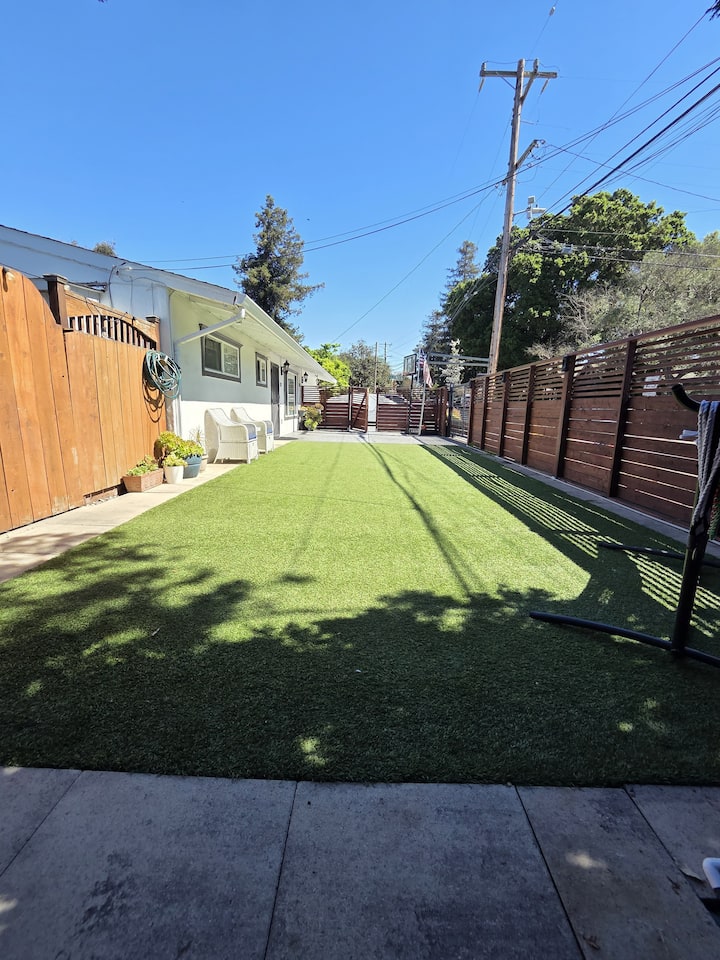 Home In East Palo Alto Near Menlo Park - Fremont, CA