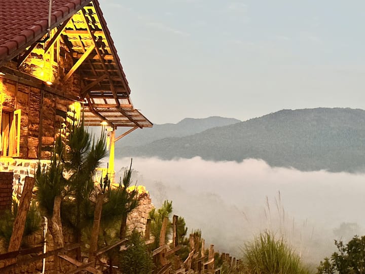 Ngôi Nhà Gỗ Trên đồI Săn Mây - Quang Ngai