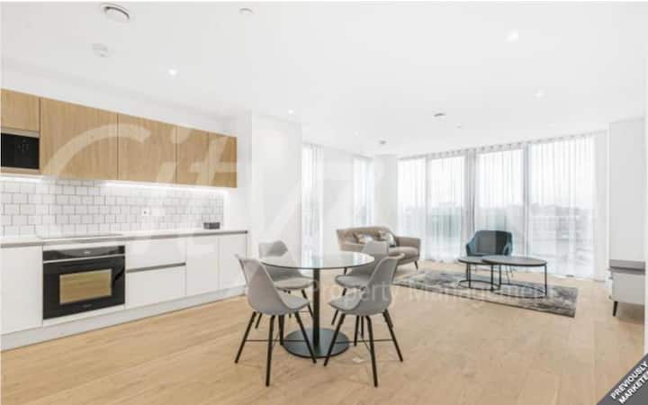 2 Bed 2 Bath Modern Apartment - Watford