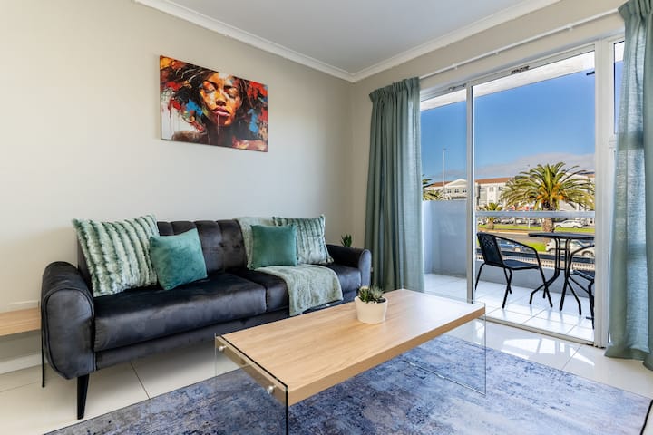 Tranquil Blouberg Hideaway - Parklands