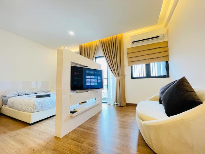 Simfoni C18 Studio City View, Rotate Tv, Wifi - Seri Kembangan