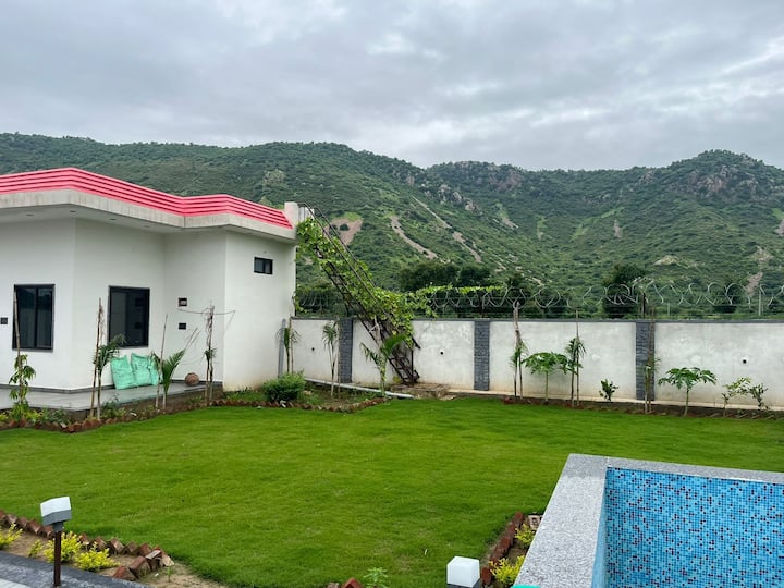 The Little Grove - Tiny Escape - Alwar