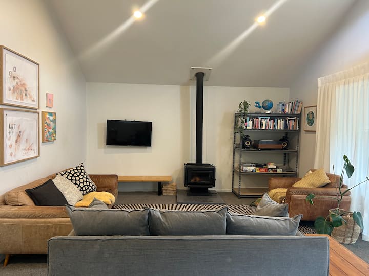 4br Fernhill W/ Stunning Views - Queenstown