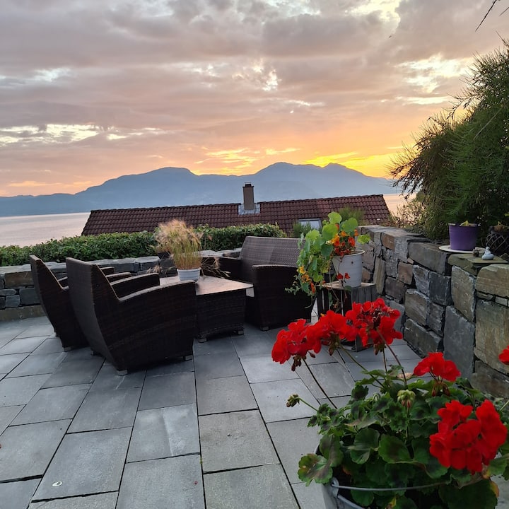 Hytte Med Nydelig Utsikt På Randøy I Ryfylke - Hjelmelandsvågen