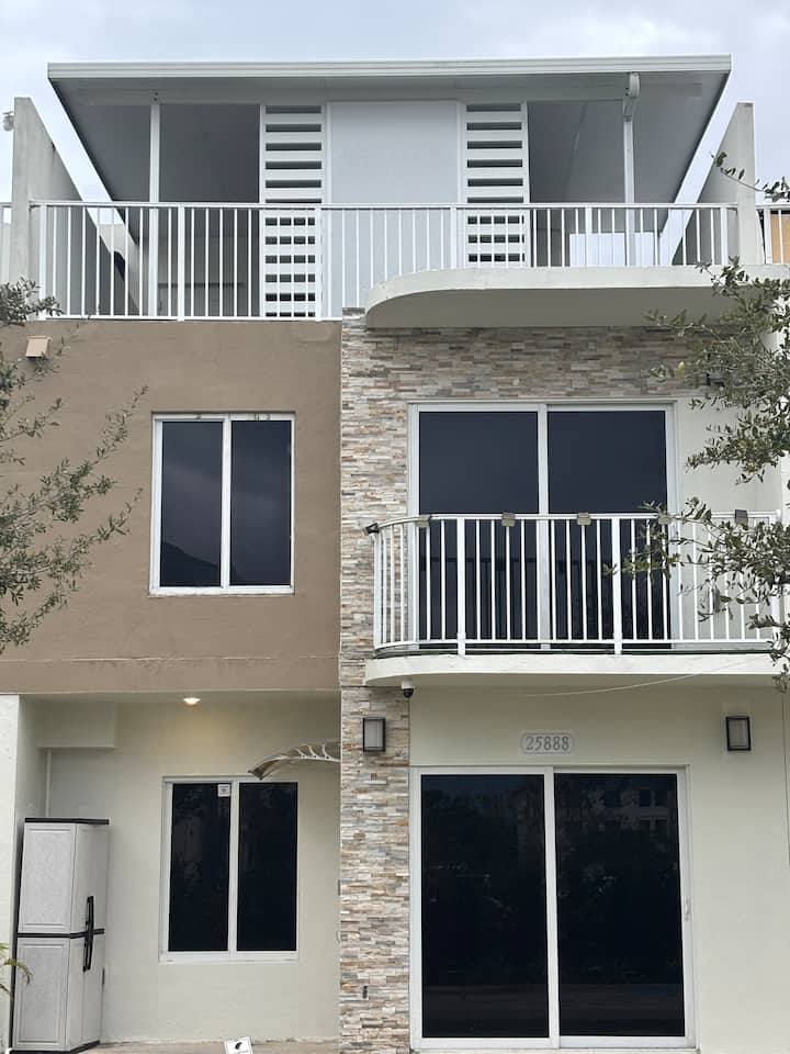 Rooftop Paradise - Cutler Bay, FL