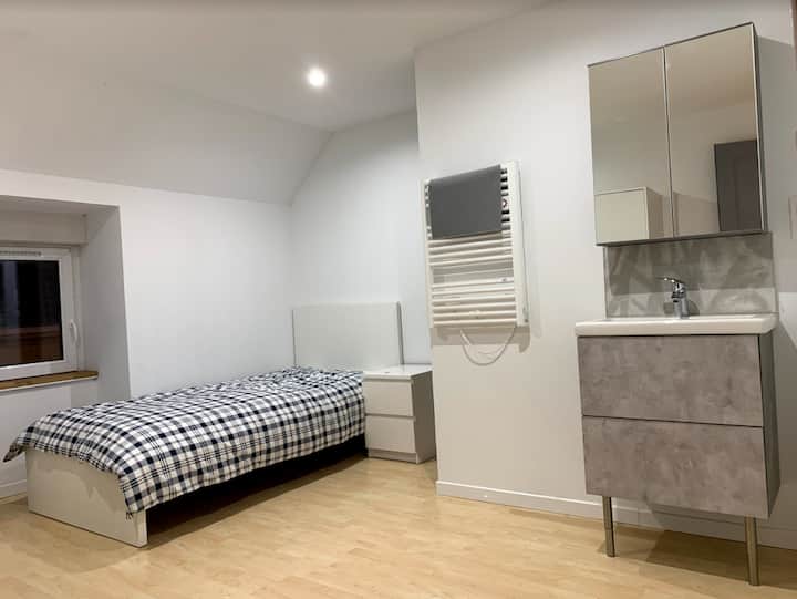 Chambre Privée Avec Salle De Bains Partagée - Armentières