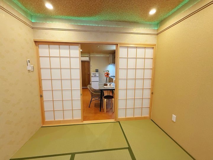 大阪市中心|2房1厅2浴2厕|地铁4分钟|机场直达|难波直达3分钟|带洗衣烘干机|交通便利生活便利 - Osaka