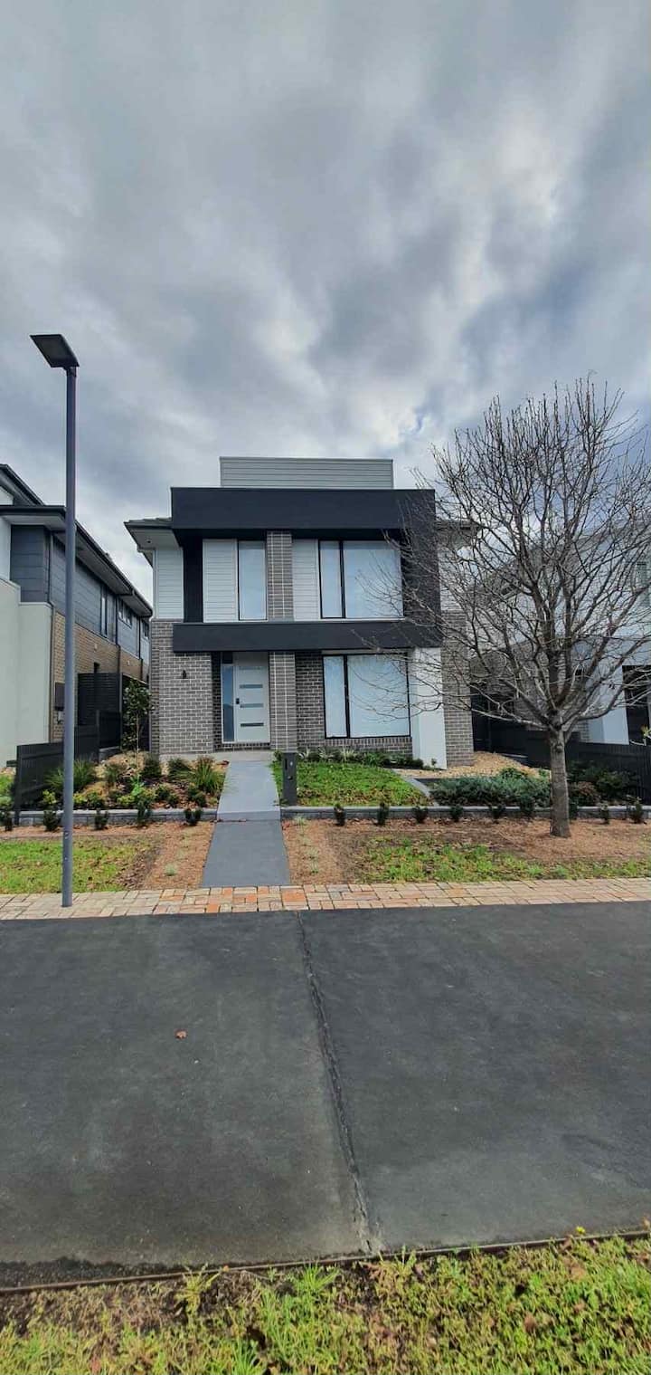 Comfortable Oran Park Stay - Camden