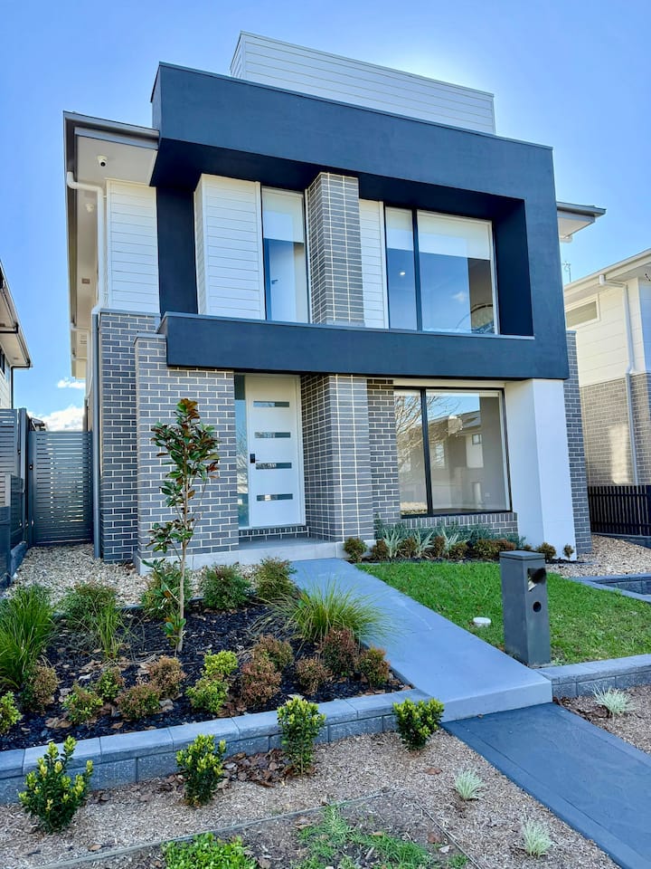 Oran Park Modern Brand New 4br Home - Camden