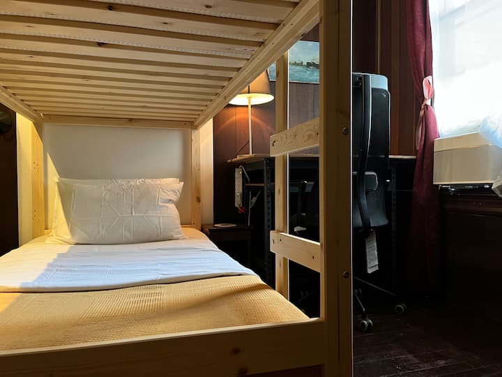 Cozy Little Room With Bunk Bed For You Plus One - Staten Island, NY