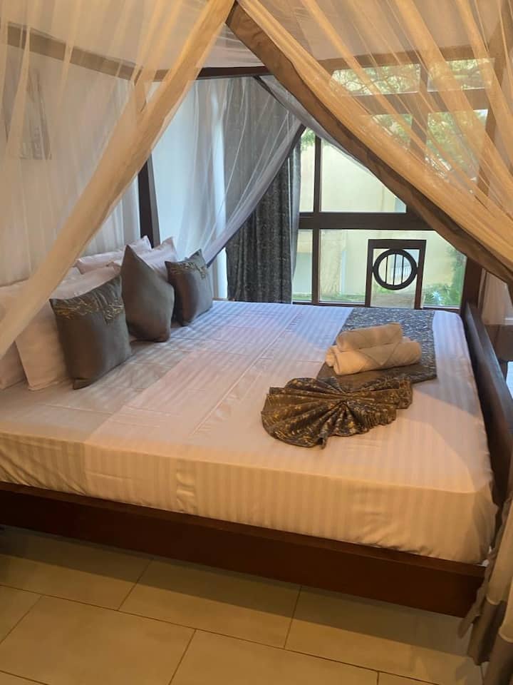 Elly's - Diani Beach