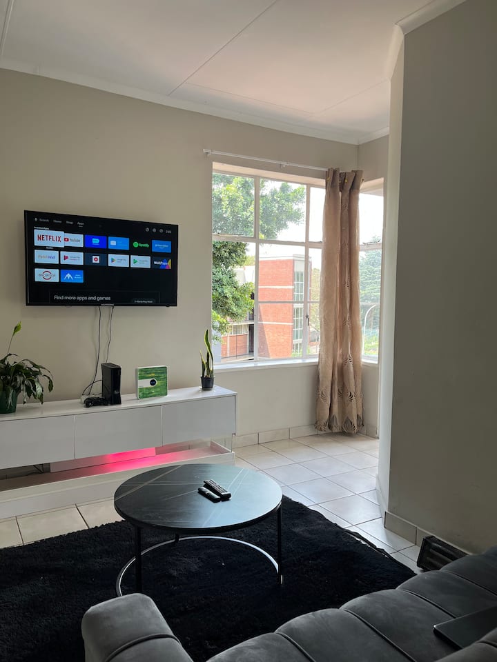 Scenic & Urban 2 Bedroom |Upper Houghton - Johannesburg