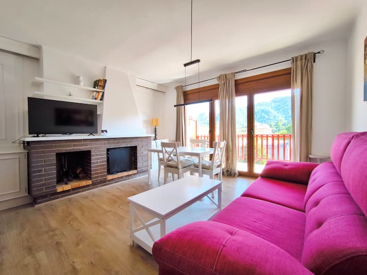 Vall De Lord, Terrasse Avec Vue Sur La Montagne - Gósol