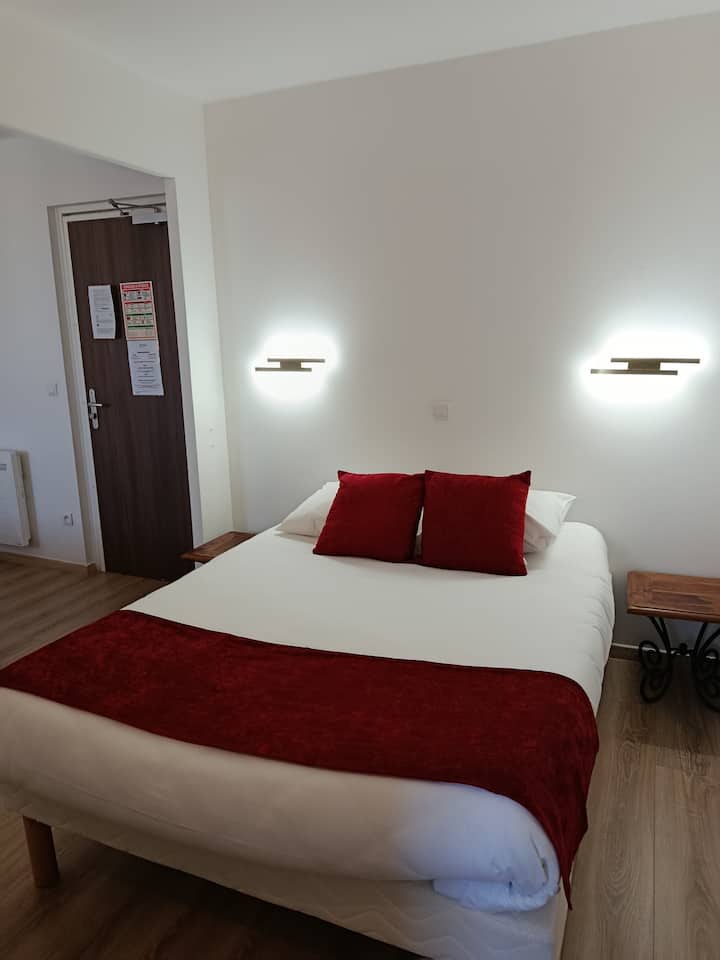 Affordability Meets Comfort! Free Parking - Digne-les-Bains