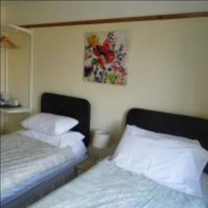 Budget Twin Breakfast Included - Deal