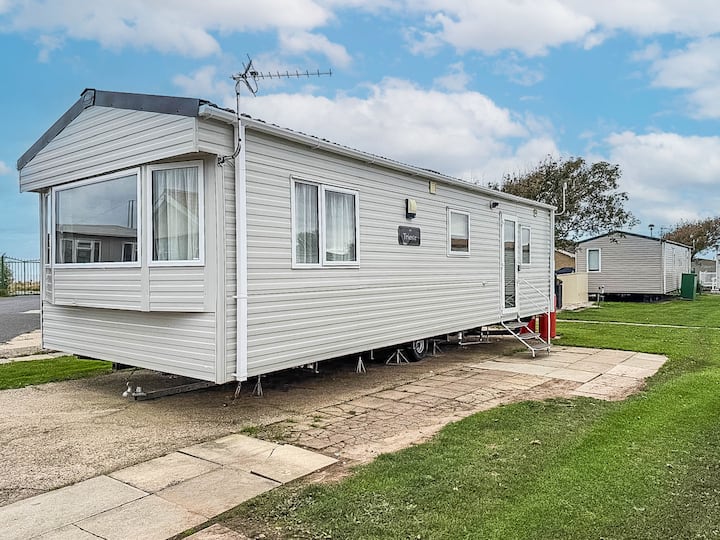 Caravan At Sand Le Mere, Yorkshire Ref 71002d - Withernsea