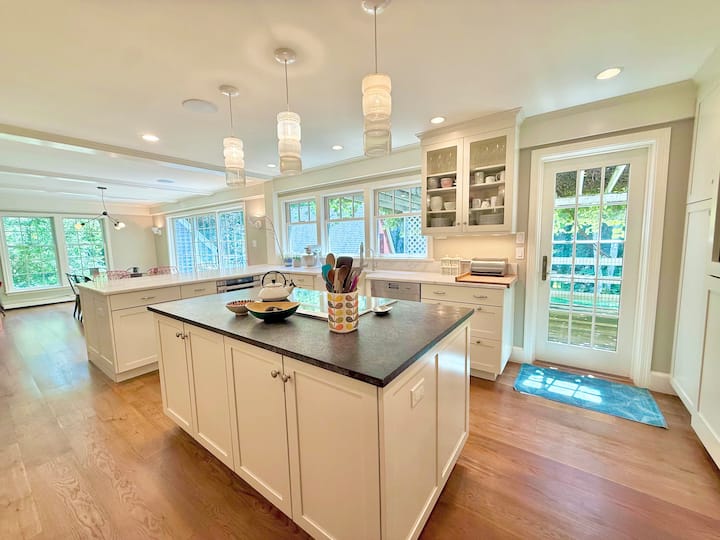 Beautiful House In The Woods: Huge Yard, Hot Tub - Great Barrington, MA