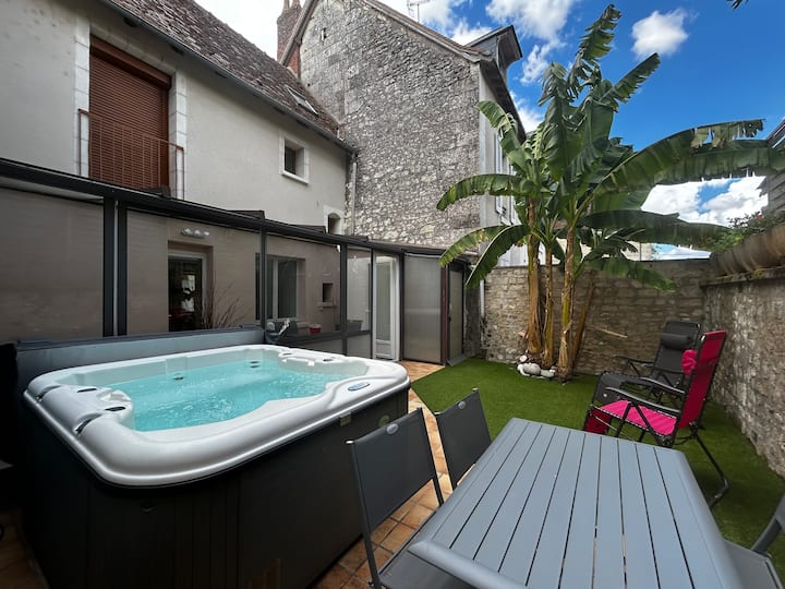 Au Donjon-6 Couchages-jacuzzi - La Roche-Posay