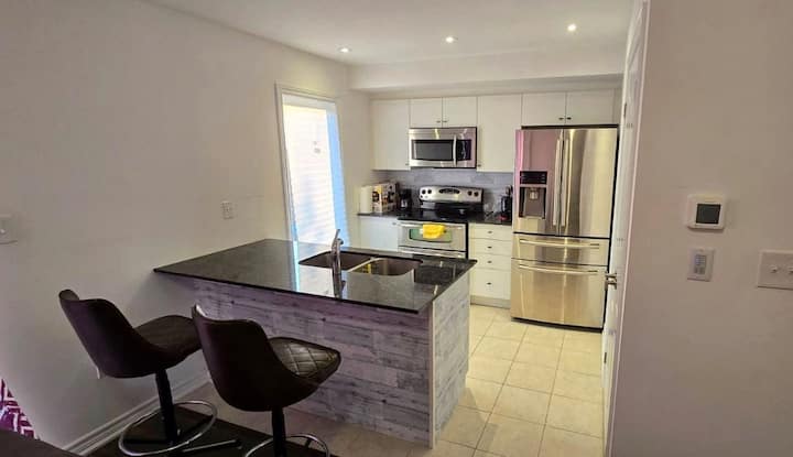 Peaceful Home Away From Home - Barrie