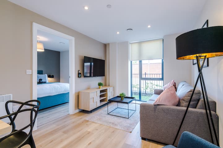 High-end 2br • 2ba • Parking • City Access - Liverpool