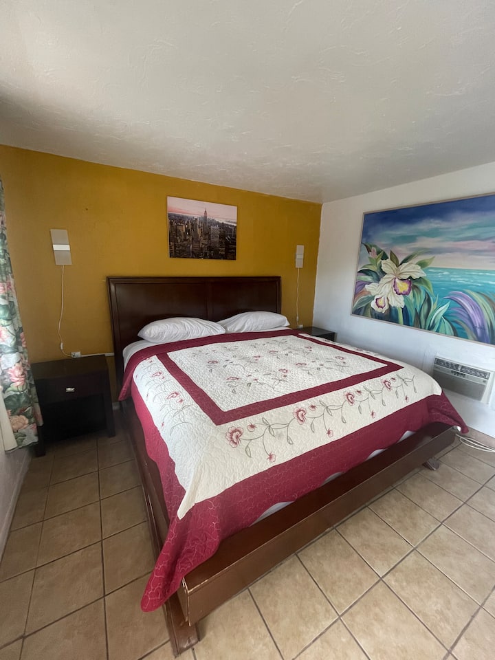 Spacious King Room - Naples, FL