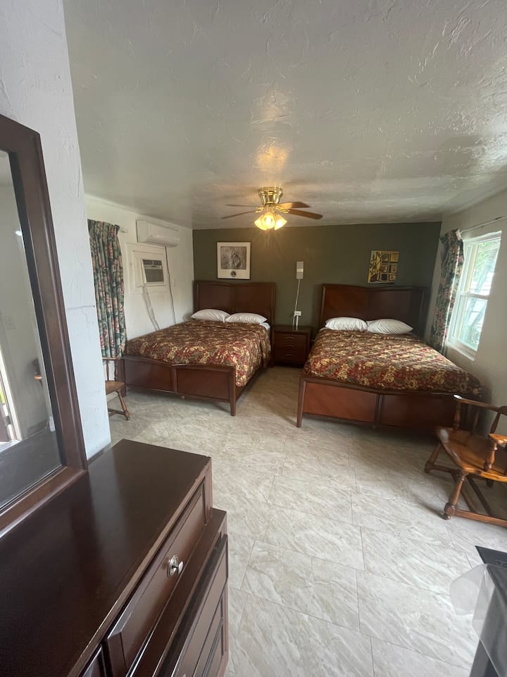 Room With 2 Full Beds - Naples, FL