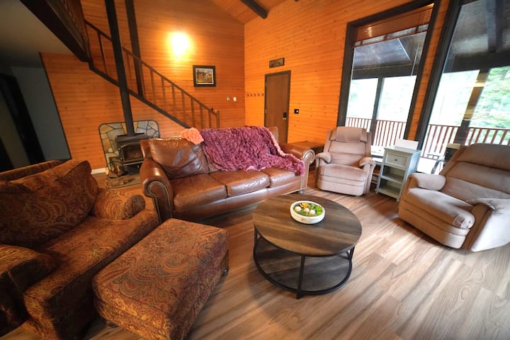 Toasty Timber Cabin - Lake And Golf Access - Cascade, ID