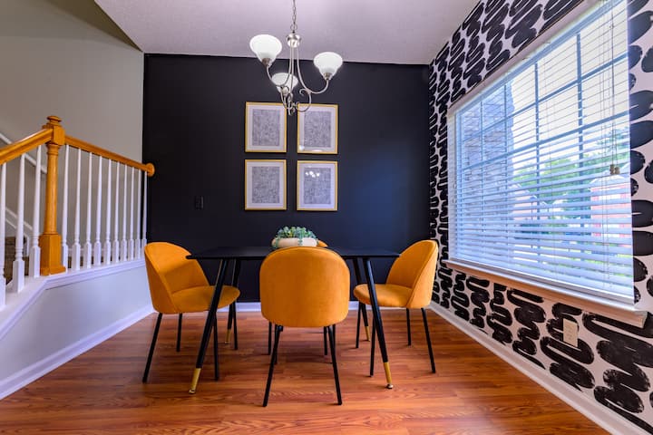 Chic 2br Townhome 20 Mins From Airport & Downtown - Six Flags Over Georgia, Austell
