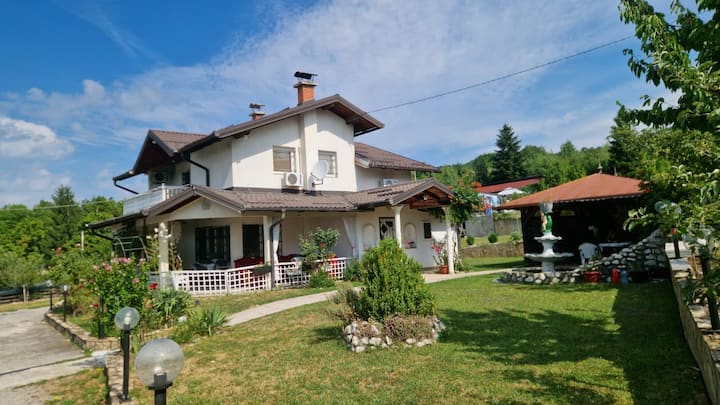 Kuca Sa Pogledom Na Sarajevo - 사라예보