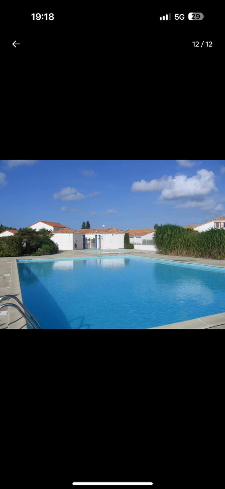 Maison Familiale Avec Piscine Proche Océan. - Grues