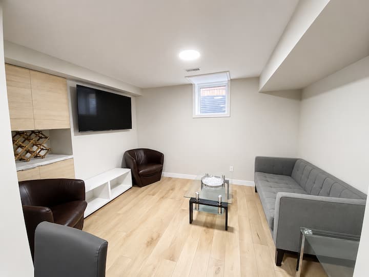 Bright Pad In Great Area - Newmarket
