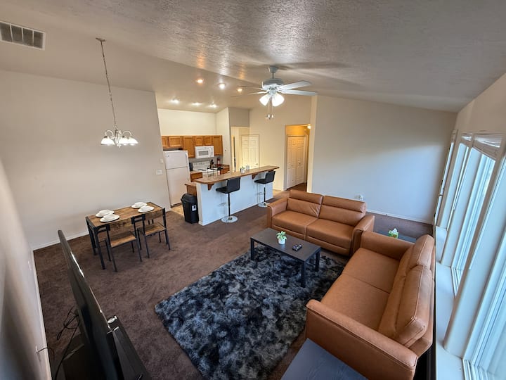 Clean & Quiet Twin Falls | 3br 2ba | Park N Garage - Twin Falls, ID