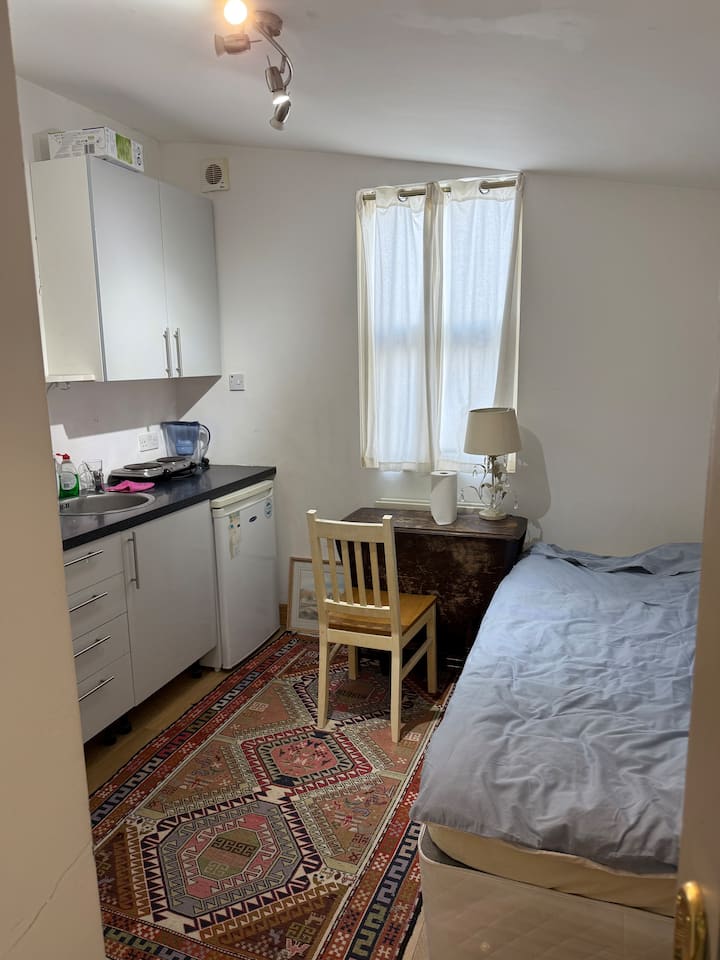 Small, Cute & Cosy Single Room. - Beckenham