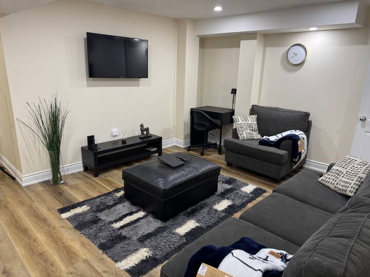 Private Basement Entrance Suite - Brampton