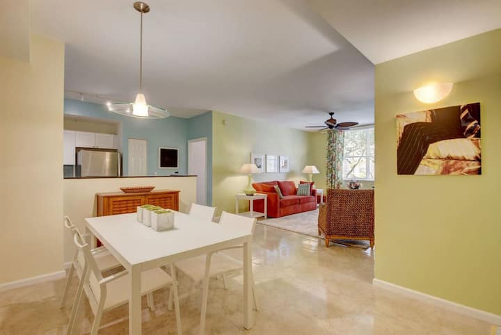 Cozy Courtyards 2br | Pool, Gym & Parking Spot - West Palm Beach, FL