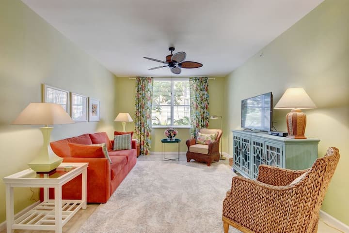 Cozy Courtyards 2br | Pool, Gym & Parking Spot - West Palm Beach, FL