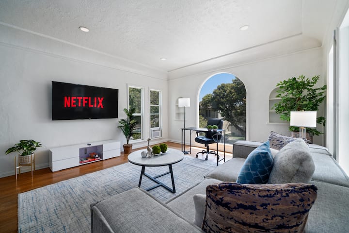 Free Parking | King Bed | 35 Min To Disney - Long Beach, CA