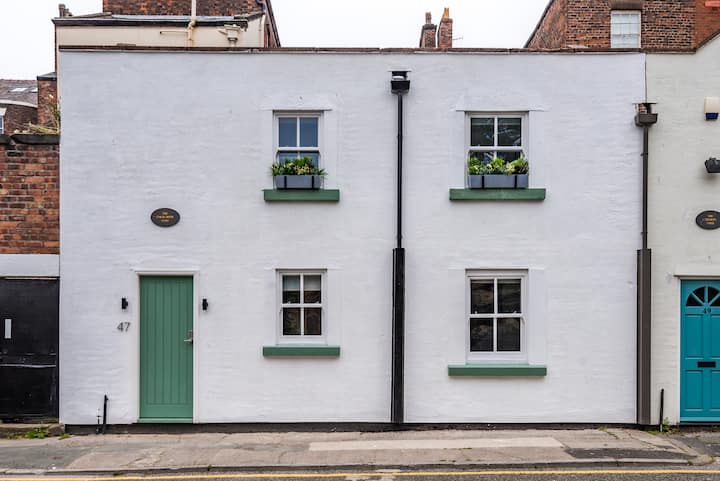 Central Cottage, 4 Beds, 2 Baths, Free Parking - Lime Street Station - Liverpool