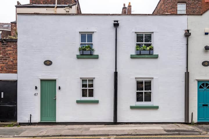 Central Cottage, 4 Beds, 2 Baths, Free Parking - Liverpool