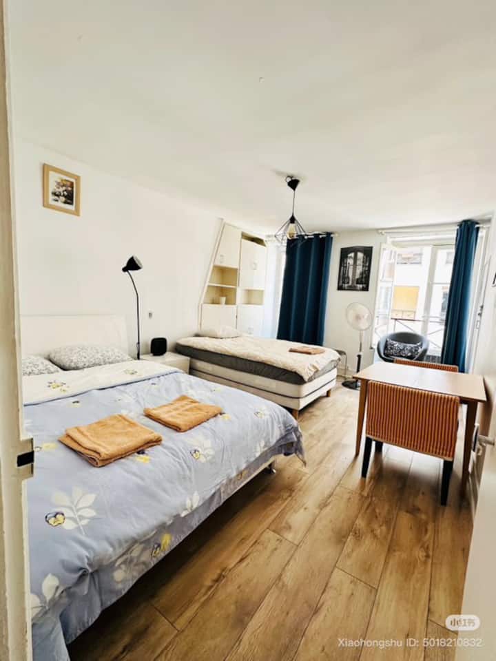 Family And Groupe Friendly Near The Eiffel Tour - Paryż