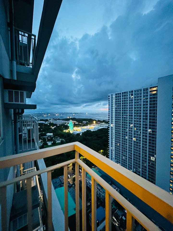 Zeke's Staycation - Manila