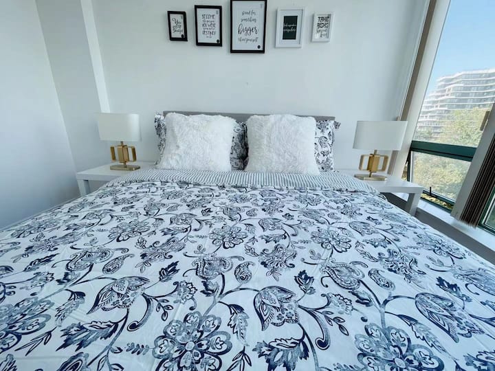 Modern Stylish 2b2b In Burnaby - Burnaby
