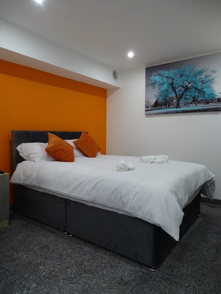 Appartement-sdb Privée Avec Douche-moderne-vue Vil - Bradford