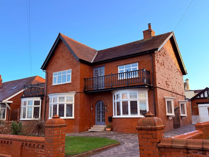 Our Luxury House With A Swimming Pool & Hot Tub - Blackpool