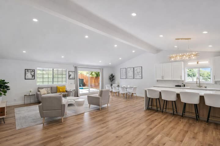 Stunning Poolside Villa - Los Angeles, CA