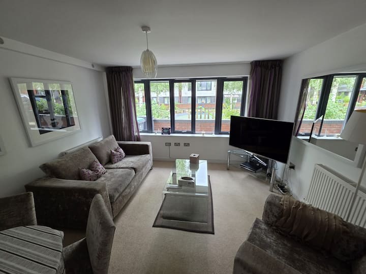 Home In Wood Green - Emirates Stadium