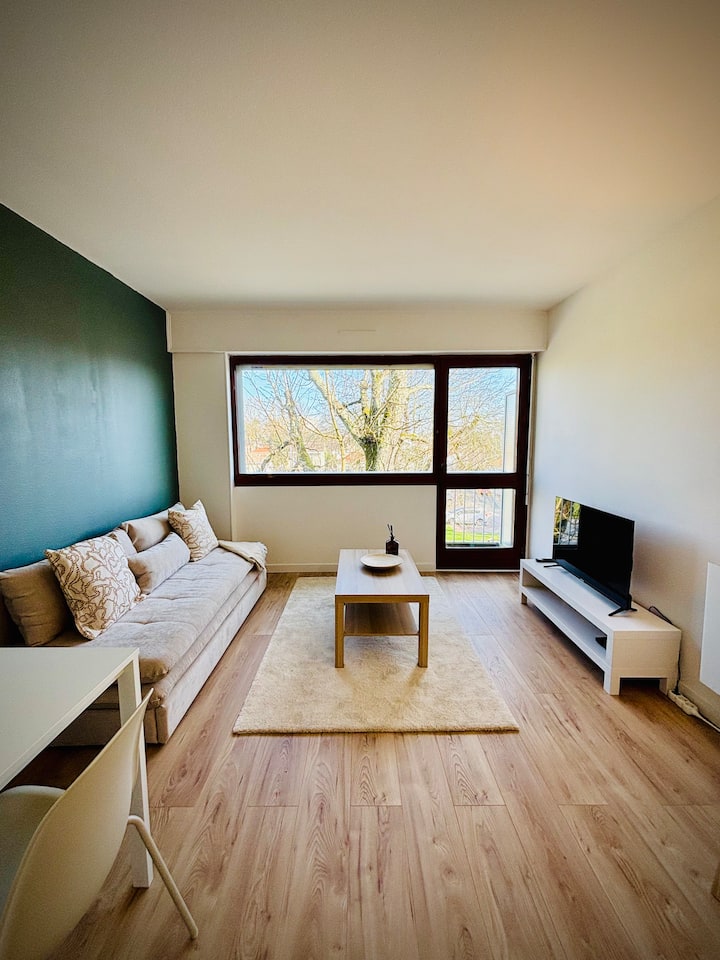 Le Castelou - T2 Au Calme - Balcon & Parking- Wifi - Pessac